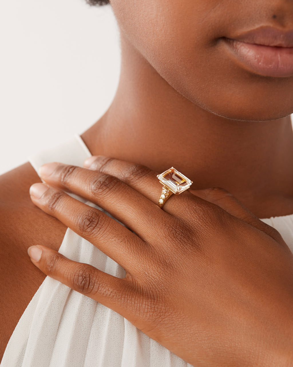 18 kt Power Crystal Diamond Accent Ring – MCKENZIE LIAUTAUD